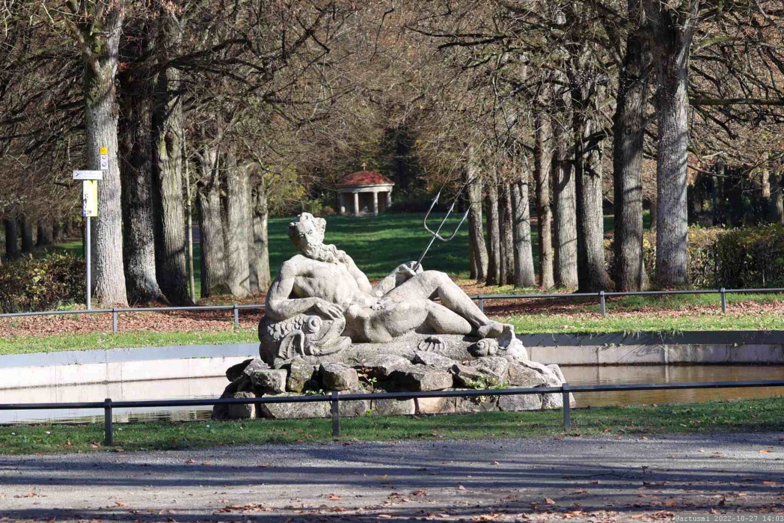 Neptunbrunnen und Mausoleum im Schlosspark am Schwanberg - Arts Fotos